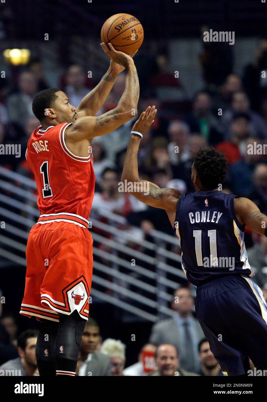 Chicago Bulls guard Derrick Rose, left, shoots against Memphis ...
