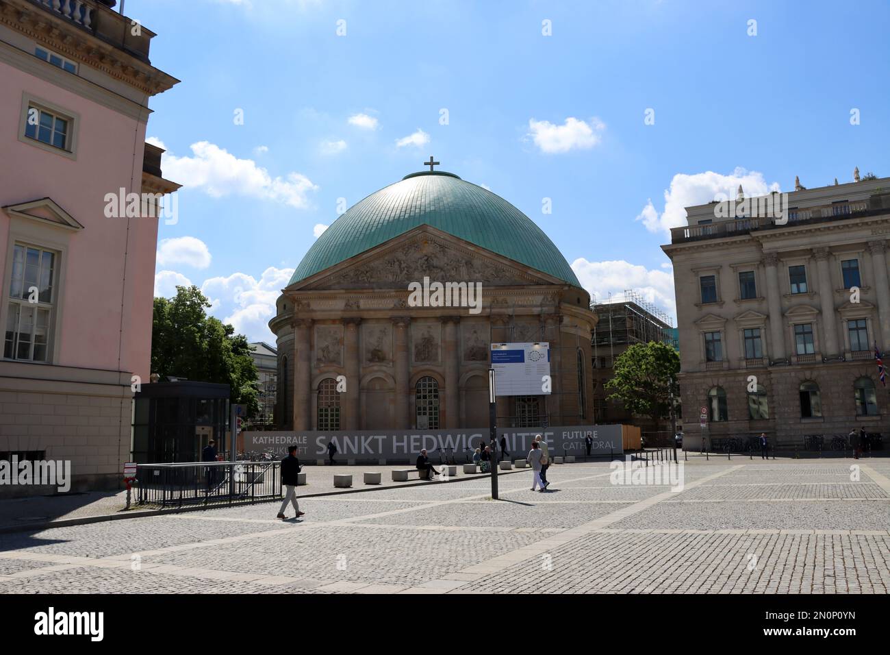 römisch-katholische St.-Hedwigs-Kathedrale am Bebelplatz, Deutschland ...