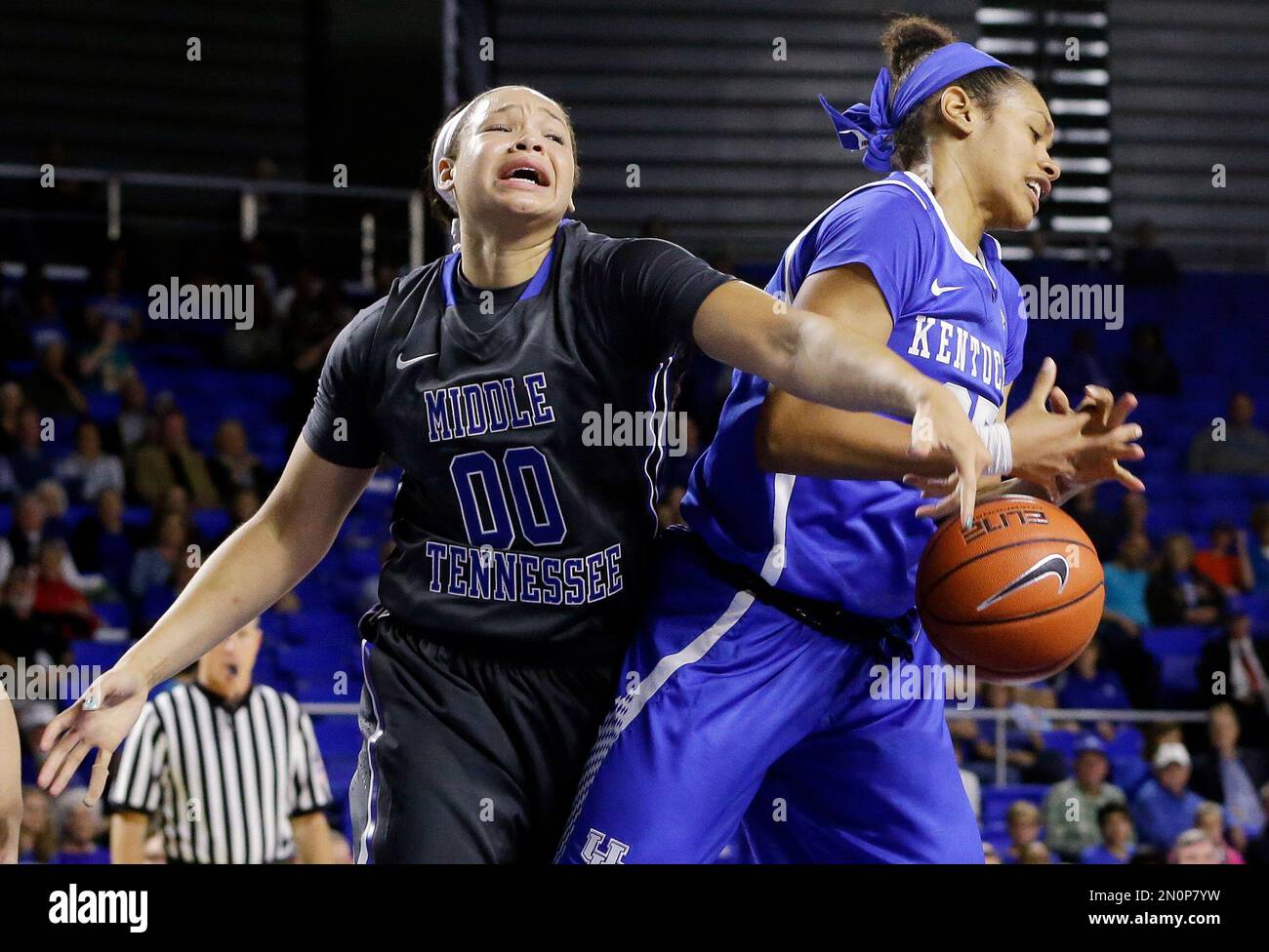 Middle Tennessee forward Alex Johnson (00) battles Kentucky's Alexis ...