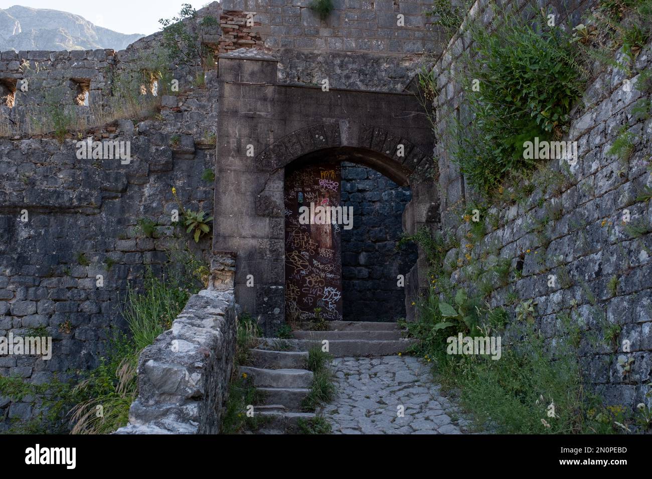 Narrow corner building hi-res stock photography and images - Alamy
