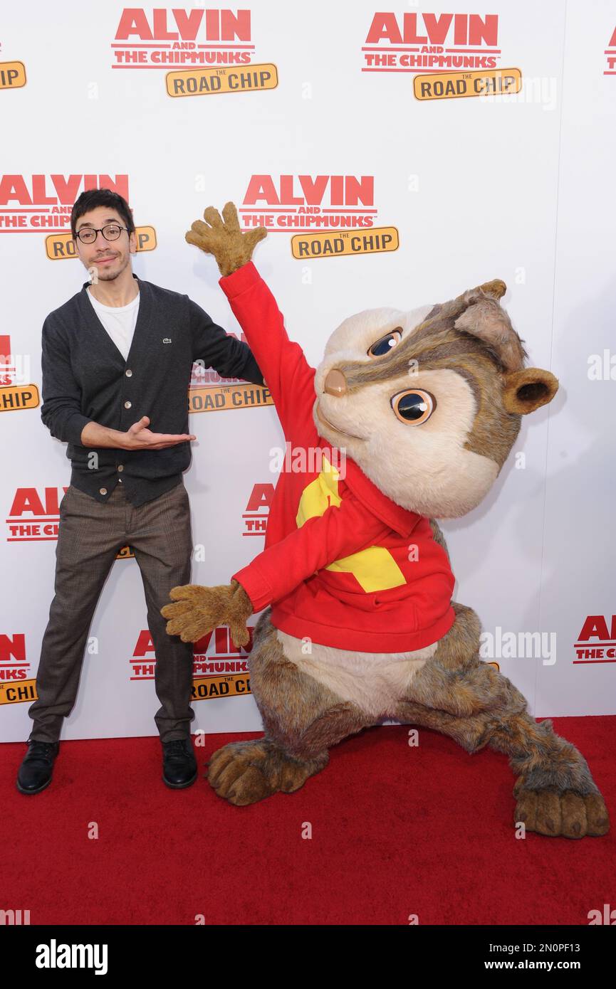 Actor Justin Long attends the LA Premiere of "Alvin and the Chipmunks ...