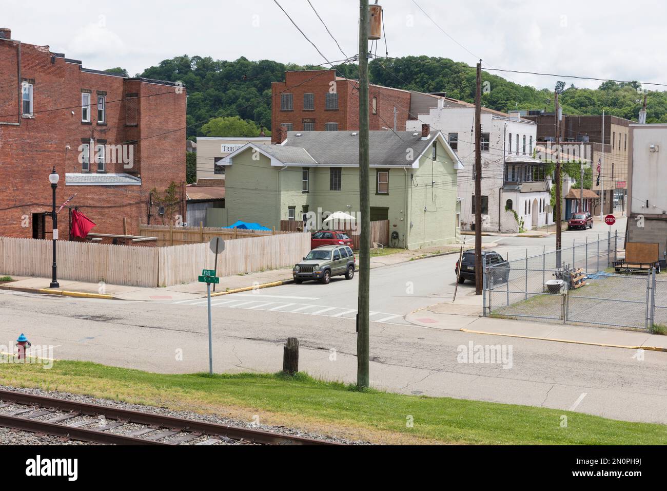 Street corner and buildings along an empty road Stock Photo - Alamy