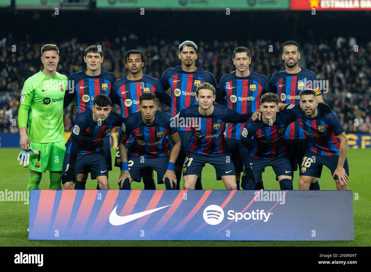 FC Barcelona line up pose during the Liga match between FC Barcelona ...