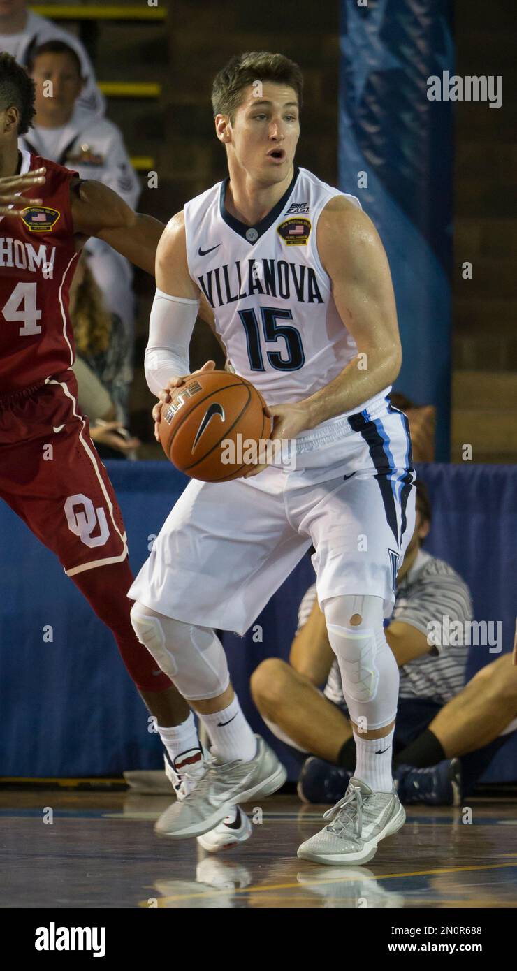 Villanova guard Ryan Arcidiacono (15) looks for an open teammate to ...