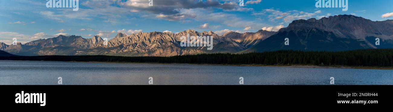 Lakeshore views of the Canadian Rocky Mountain, Interlakes Campground ...
