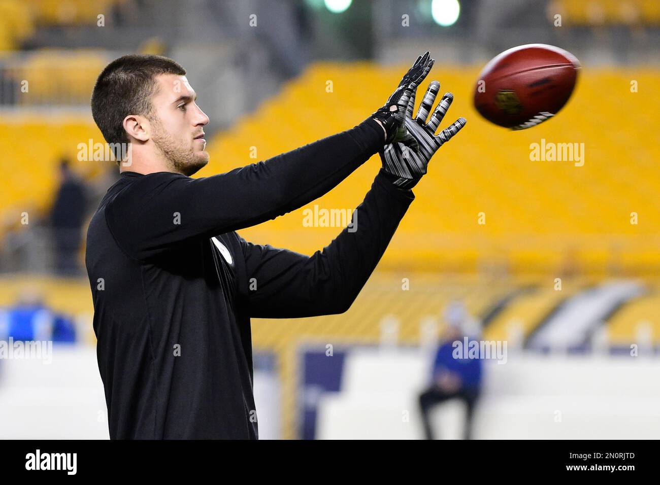 Pittsburgh Steelers tight end Jesse James (81) warms up before an NFL ...