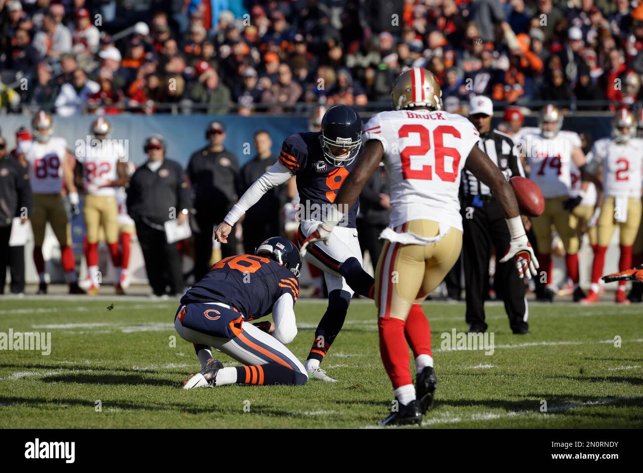 Chicago Bears kicker Robbie Gould (9) kicks a field goal during the ...