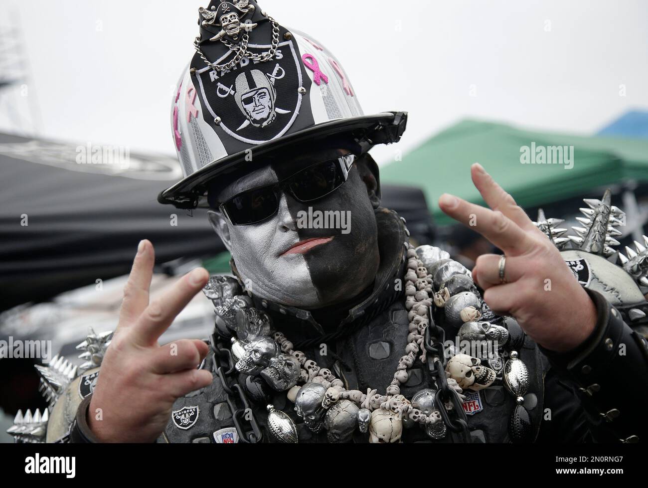 Oakland Raiders fan Harold Reed poses for photos while tailgating at ...