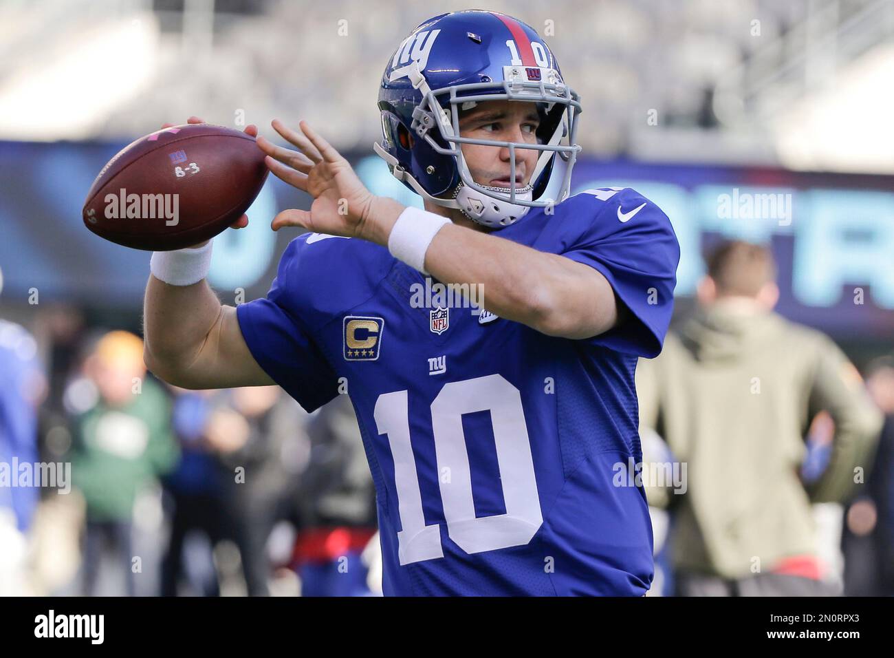 New York Giants quarterback Eli Manning (10) throws a pass before an ...
