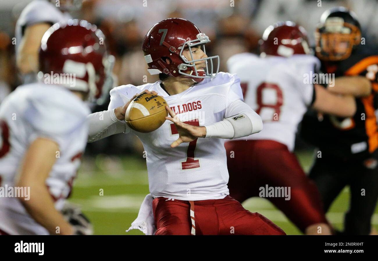 Okanogan quarterback Clay Ashworth (7) passes against Napavine in the ...