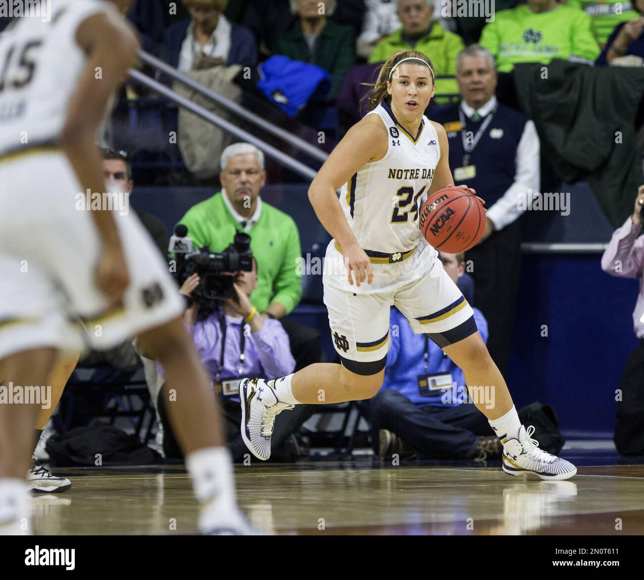 Notre Dame’s Hannah Huffman (24) looks downcourt during an NCAA college ...