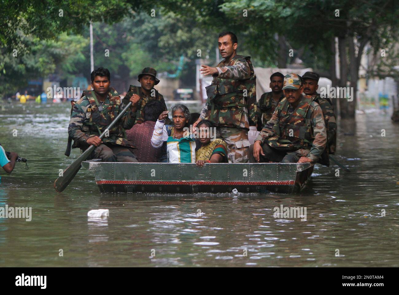 Indian army soldiers rescue flood affected people in Chennai, India ...