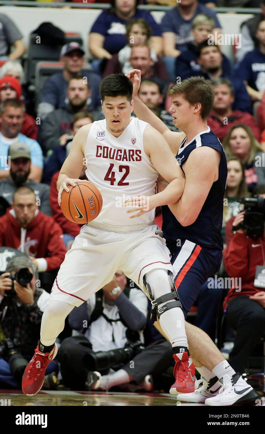 Washington State's Conor Clifford (42) dribbles while defended by ...