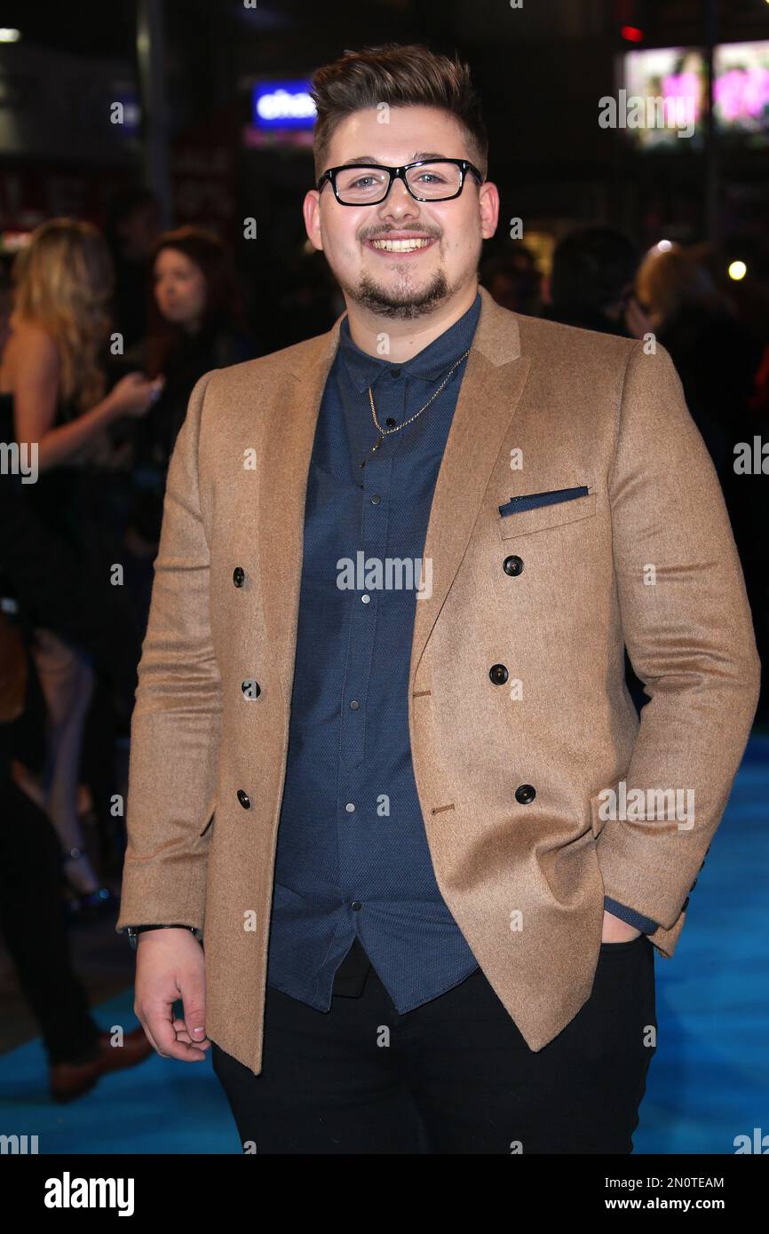 Che Chesterman poses for photographers upon arrival at the premiere of ...