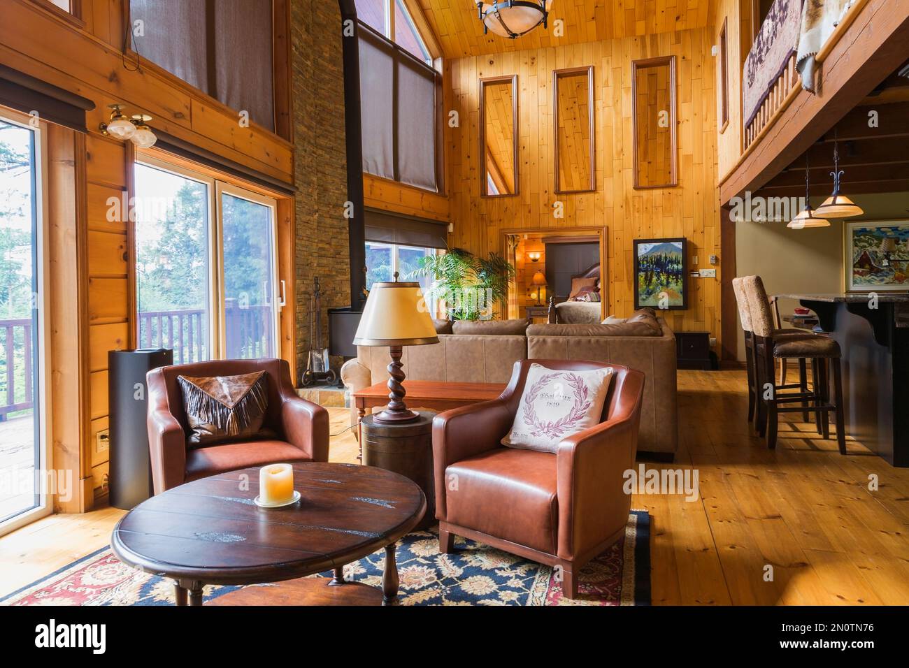 Pinewood tables hi-res stock photography and images - Alamy