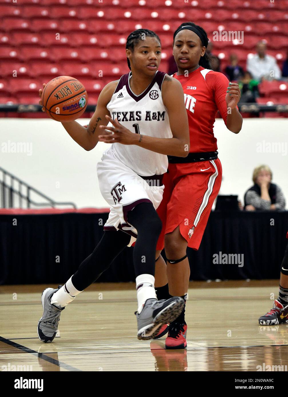 Texas A&M's Courtney Williams (1) looks to pass against Ohio State's ...