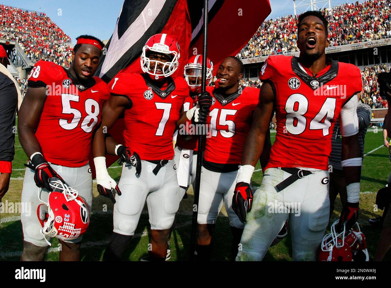 Georgia defensive players Sterling Bailey (58), Lorenzo Carter (7 ...