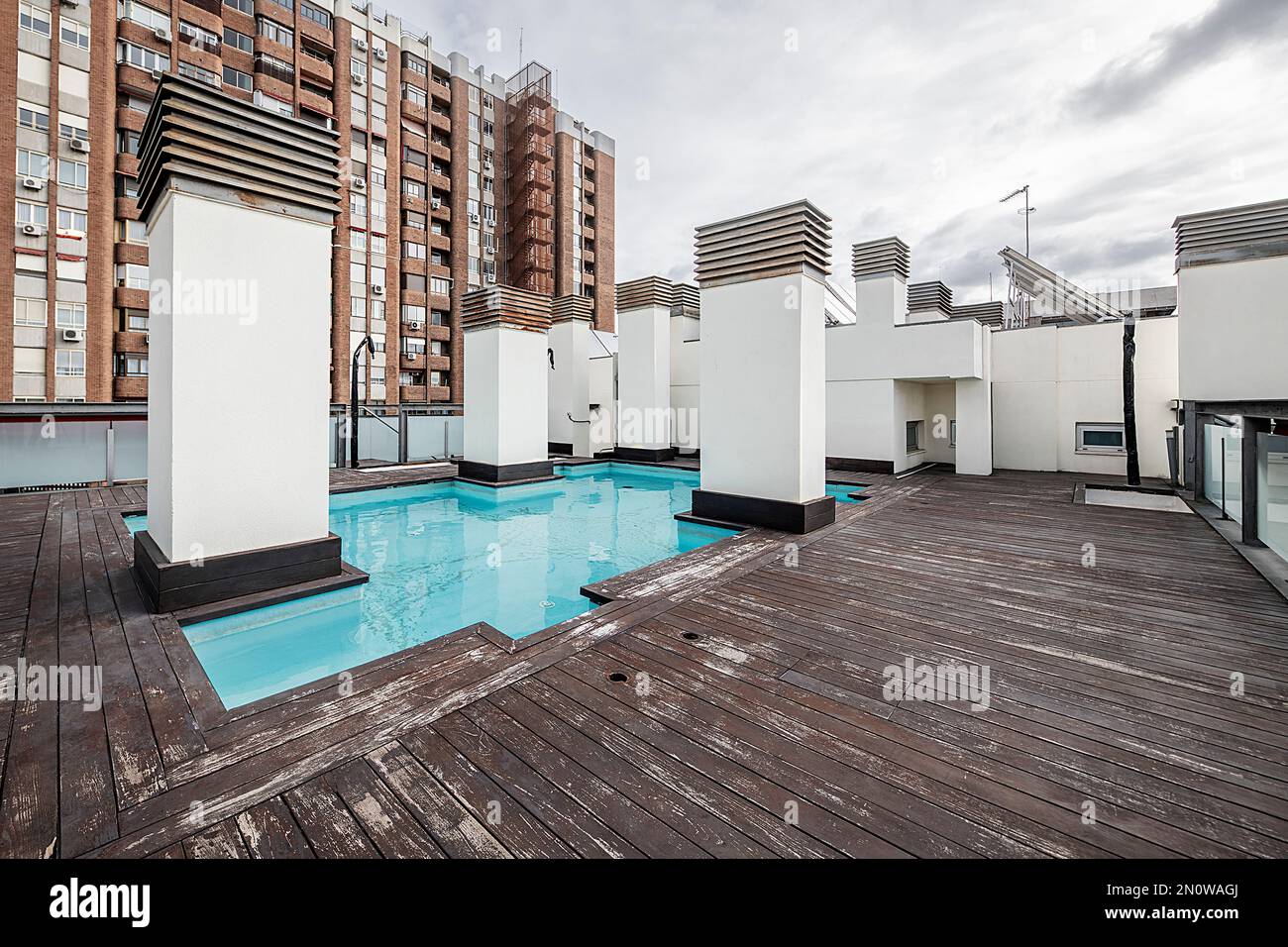 Community pool on the top floor of an urban building Stock Photo - Alamy