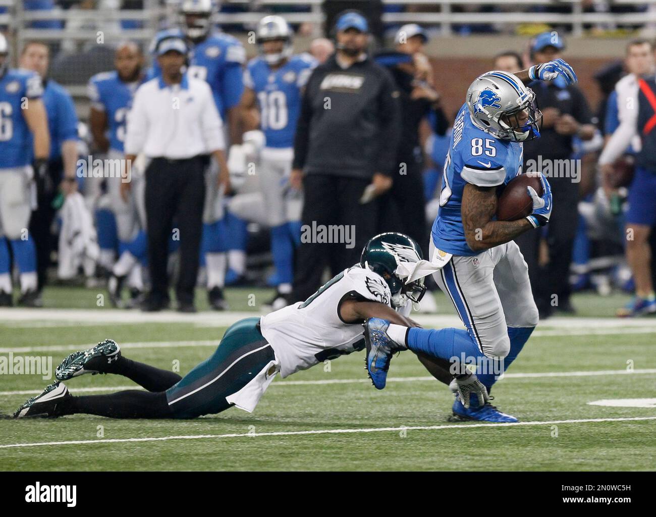Detroit Lions tight end Eric Ebron (85) is pursued by Philadelphia ...