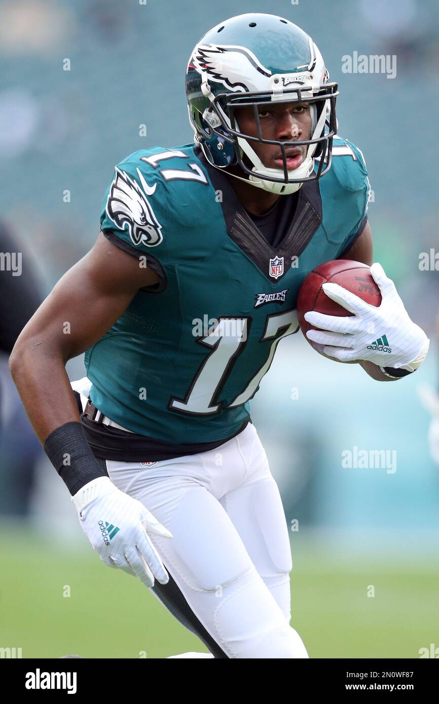Philadelphia Eagles wide receiver Nelson Agholor (17) warms up before ...