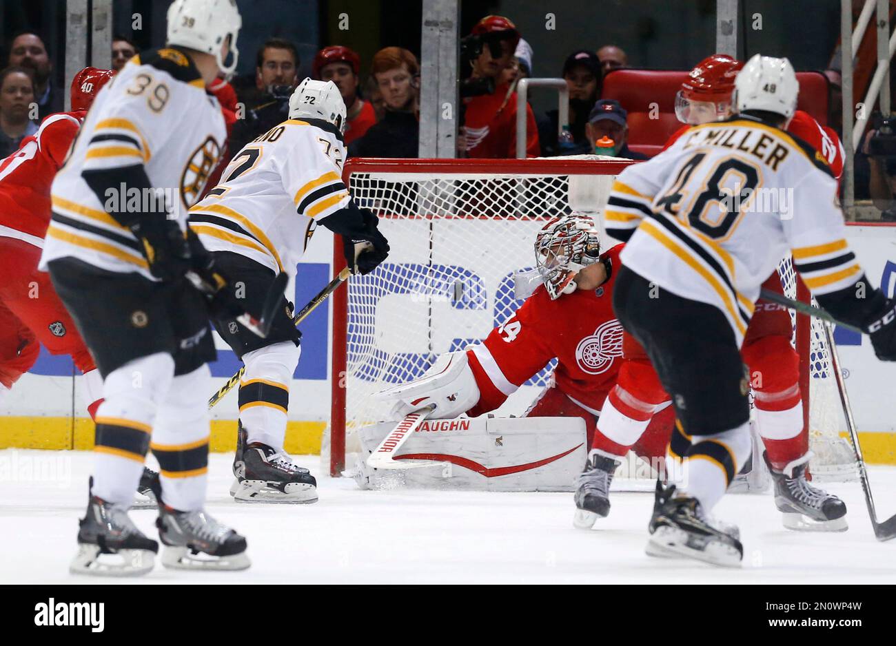 Boston Bruins center Frank Vatrano (72) scores on Detroit Red Wings ...