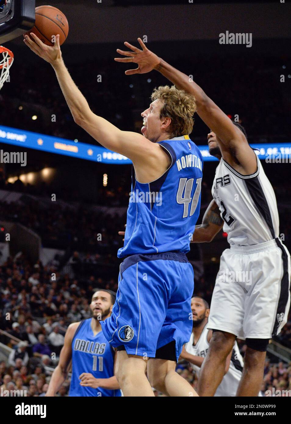 Dallas Mavericks forward Dirk Nowitzki (41), of Germany, shoots against ...
