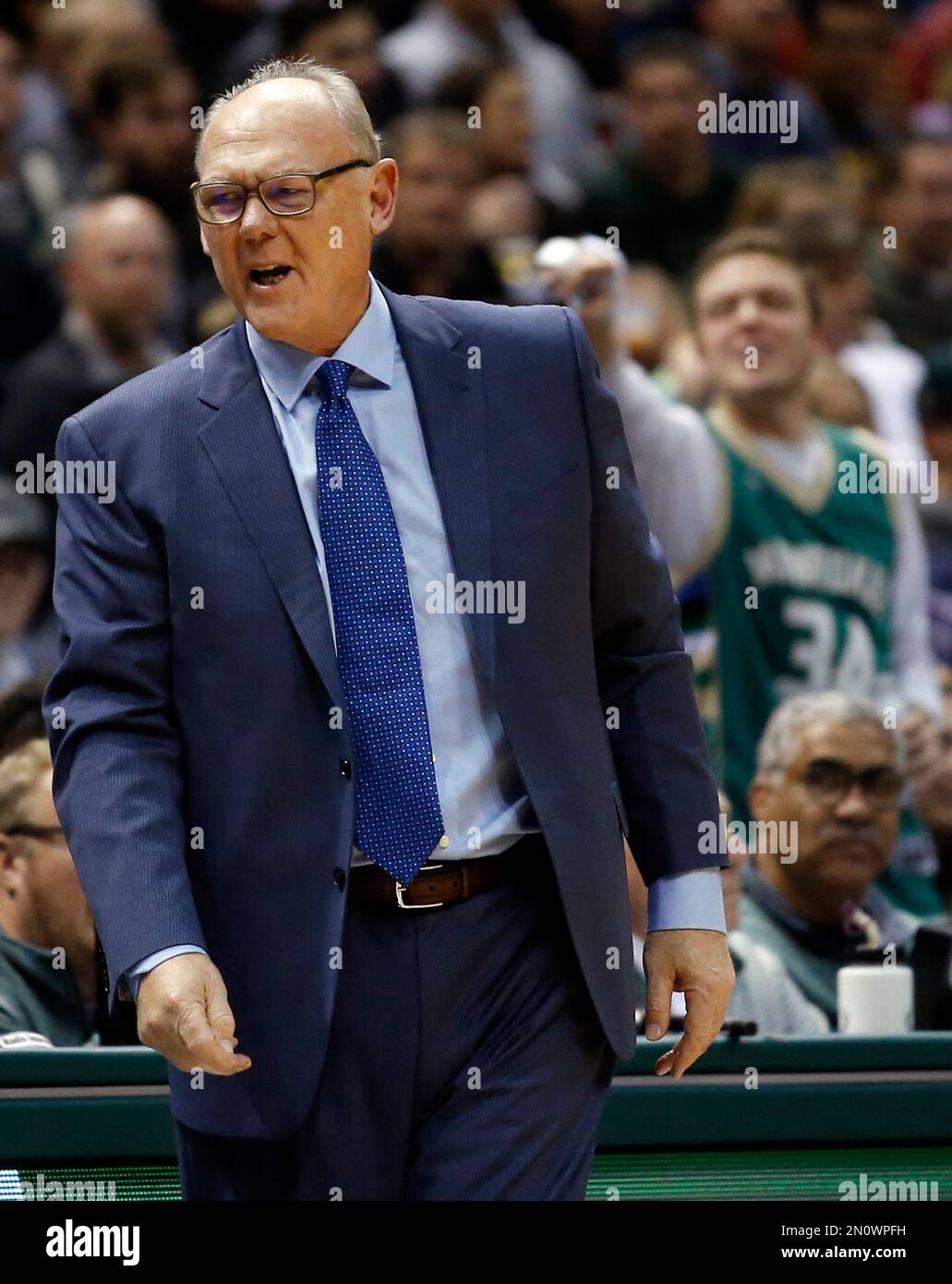 Sacramento Kings head coach George Karl reacts after getting a ...