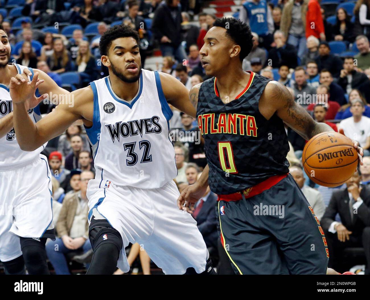 Atlanta Hawks’ Jeff Teague, (0) drives around Minnesota Timberwolves ...