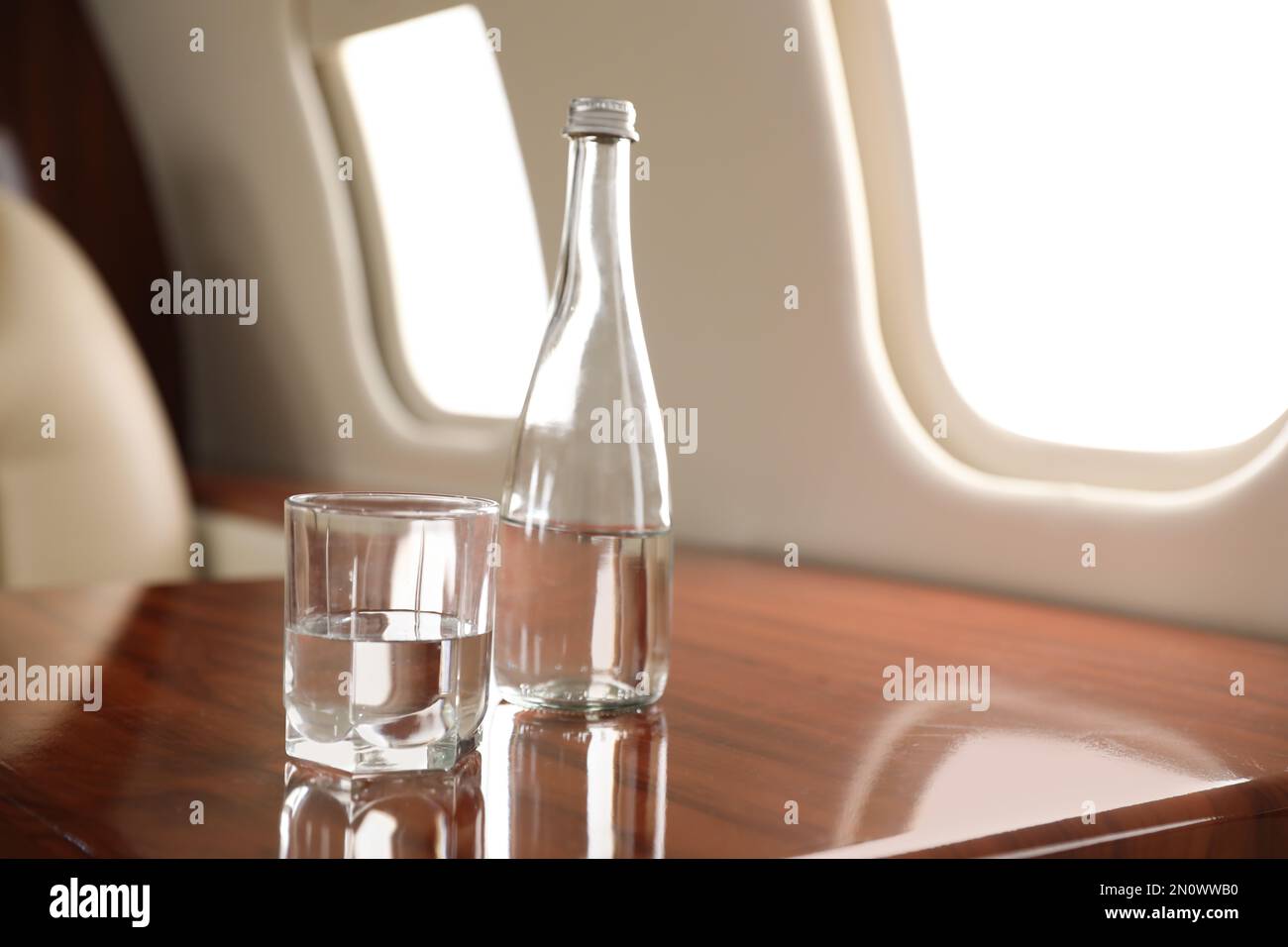 Plane water glass hi-res stock photography and images - Alamy