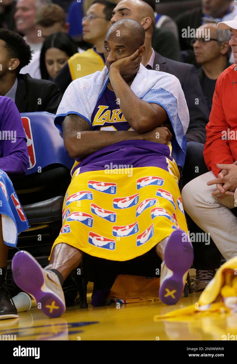 Los Angeles Lakers guard Kobe Bryant (24) sits on the bench during the ...