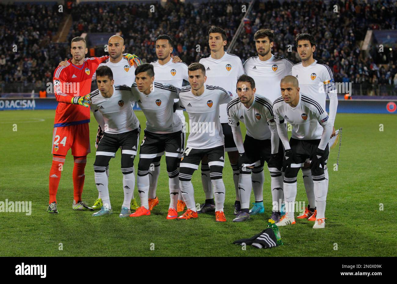 Valencia team players pose for a photo before their Champions League ...