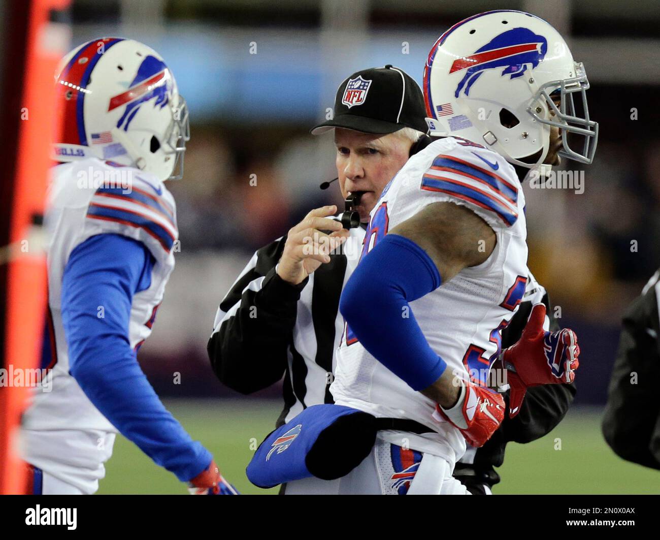 Side judge Bob Waggoner, center, works in the second half of an NFL ...