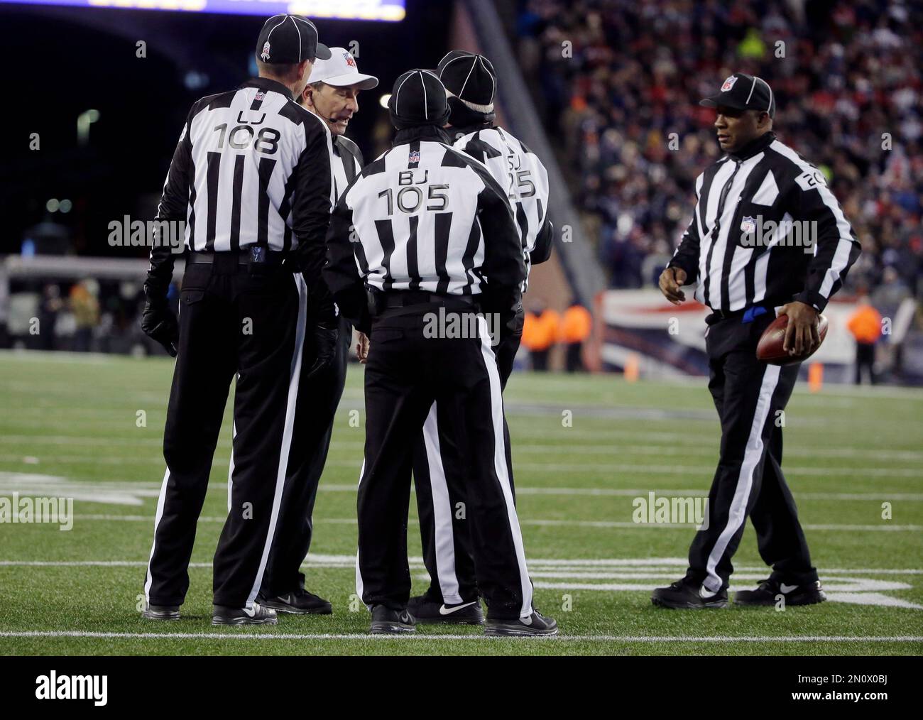 From left, line judge Gary Arthur (108), referee Gene Steratore ...