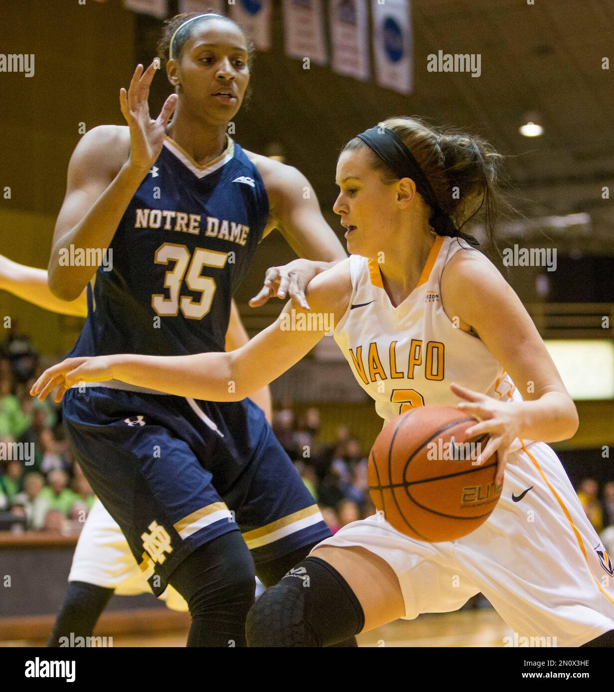 Valparaiso’s Meredith Hamlet (2) drives by Notre Dame’s Diamond ...