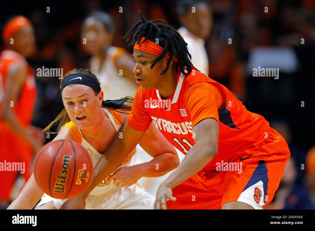 Syracuse guard Cornelia Fondren (11) battles for the ball with ...