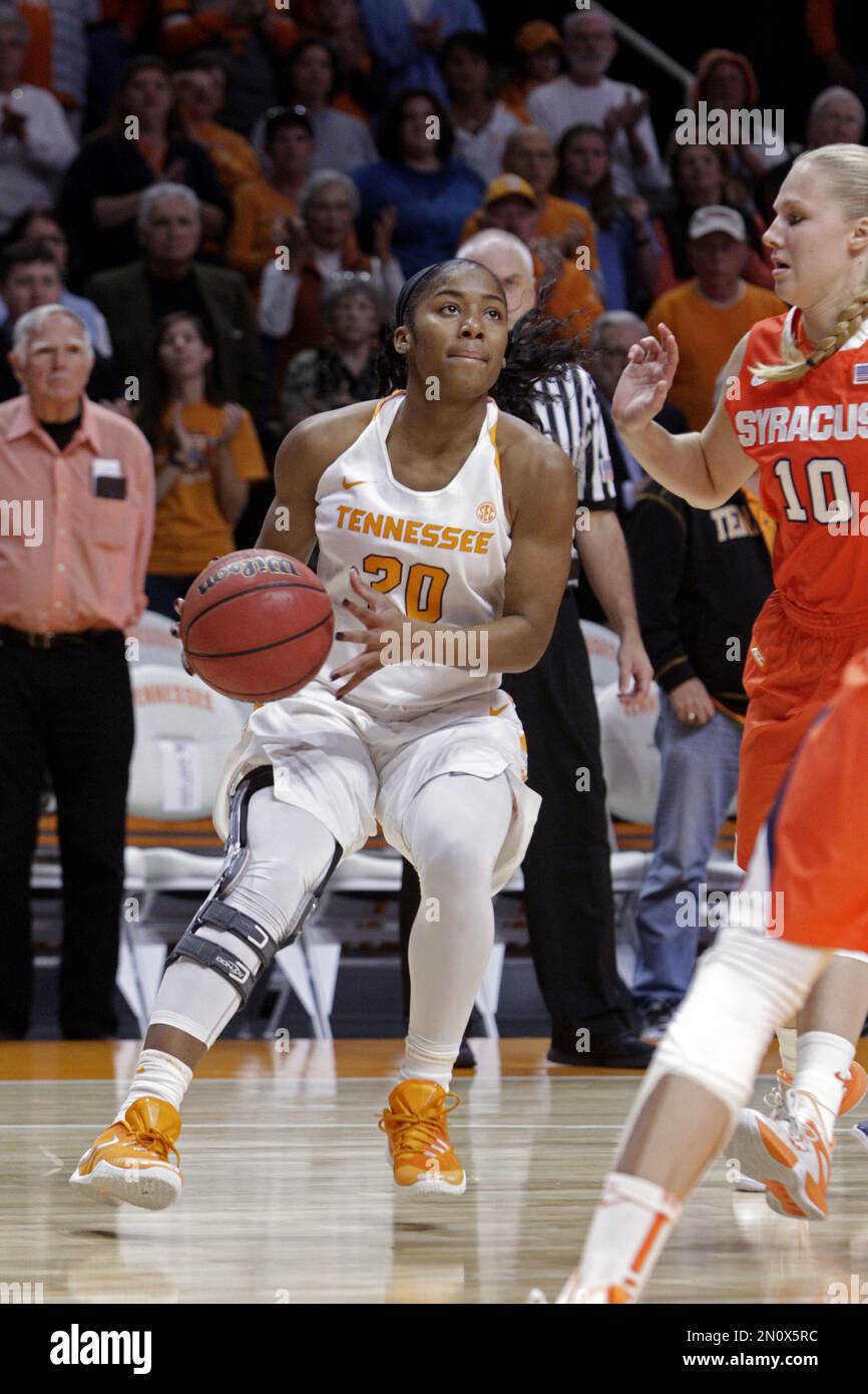 Tennessee guard Te'a Cooper (20) drives against Syracuse forward ...