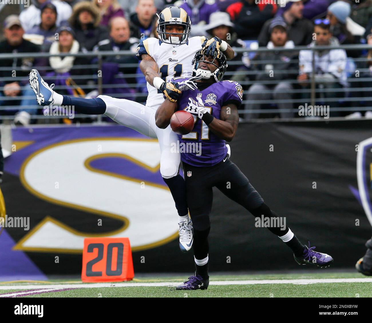 Baltimore Ravens cornerback Lardarius Webb (21) breaks up a pass ...