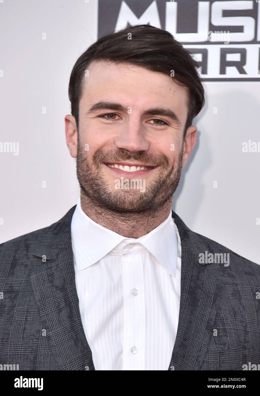 Sam Hunt arrives at the American Music Awards at the Microsoft Theater ...