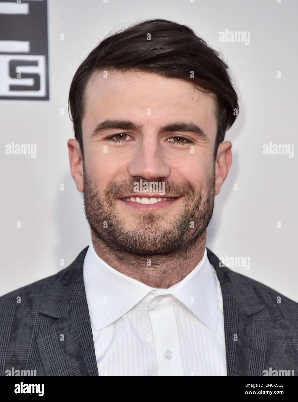 Sam Hunt arrives at the American Music Awards at the Microsoft Theater on Sunday, Nov. 22, 2015 ...