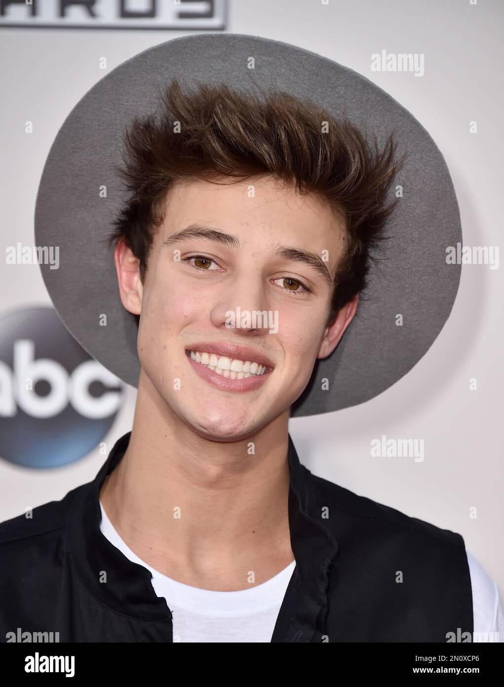 Cameron Dallas arrives at the American Music Awards at the Microsoft ...