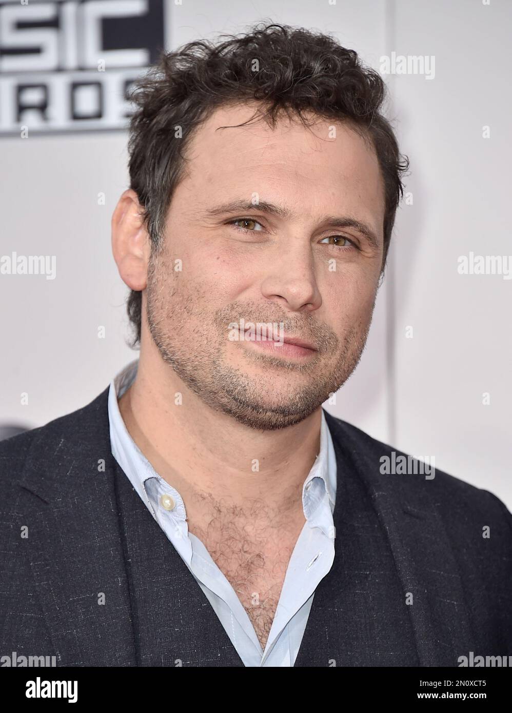 Jeremy Sisto arrives at the American Music Awards at the Microsoft ...