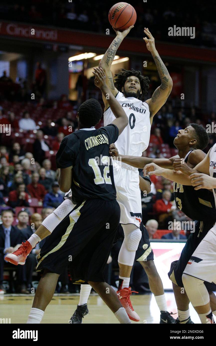 Cincinnati's Quadri Moore (0) shoots over Arkansas-Pine Bluff's Marquis Cunningham (12) during ...