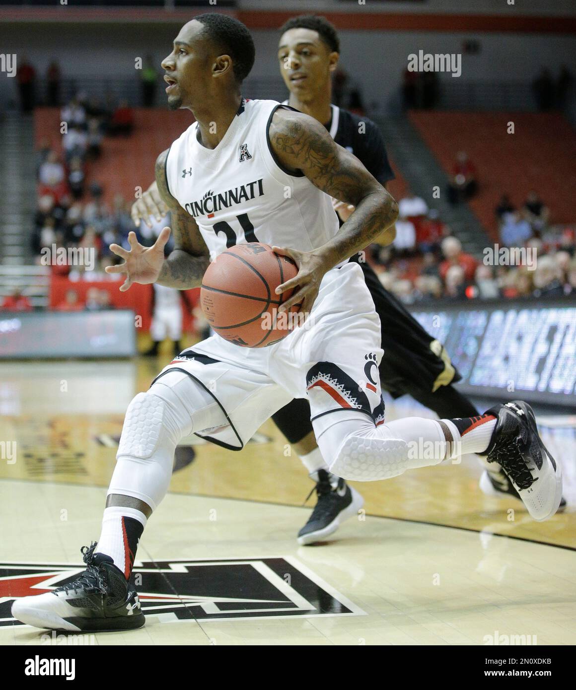 Cincinnati's Farad Cobb (21) looks to pass during the first half of an ...