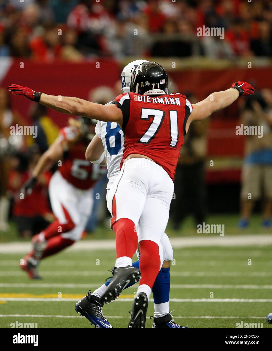 Atlanta Falcons outside linebacker Kroy Biermann (71) pressures ...
