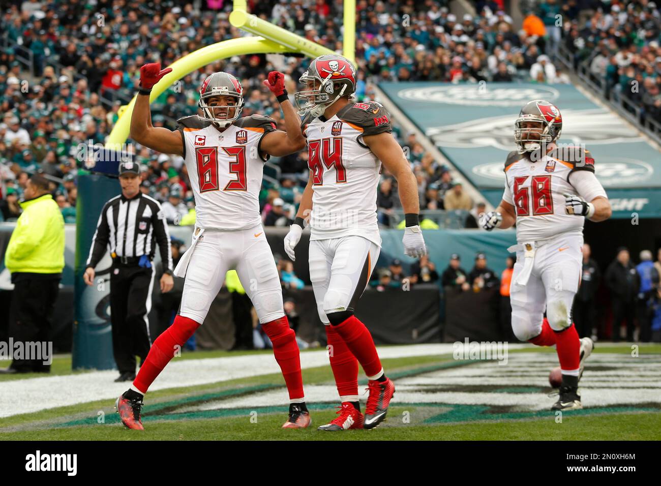 Tampa Bay Buccaneers' Vincent Jackson (83), Cameron Brate (84) and Joe ...