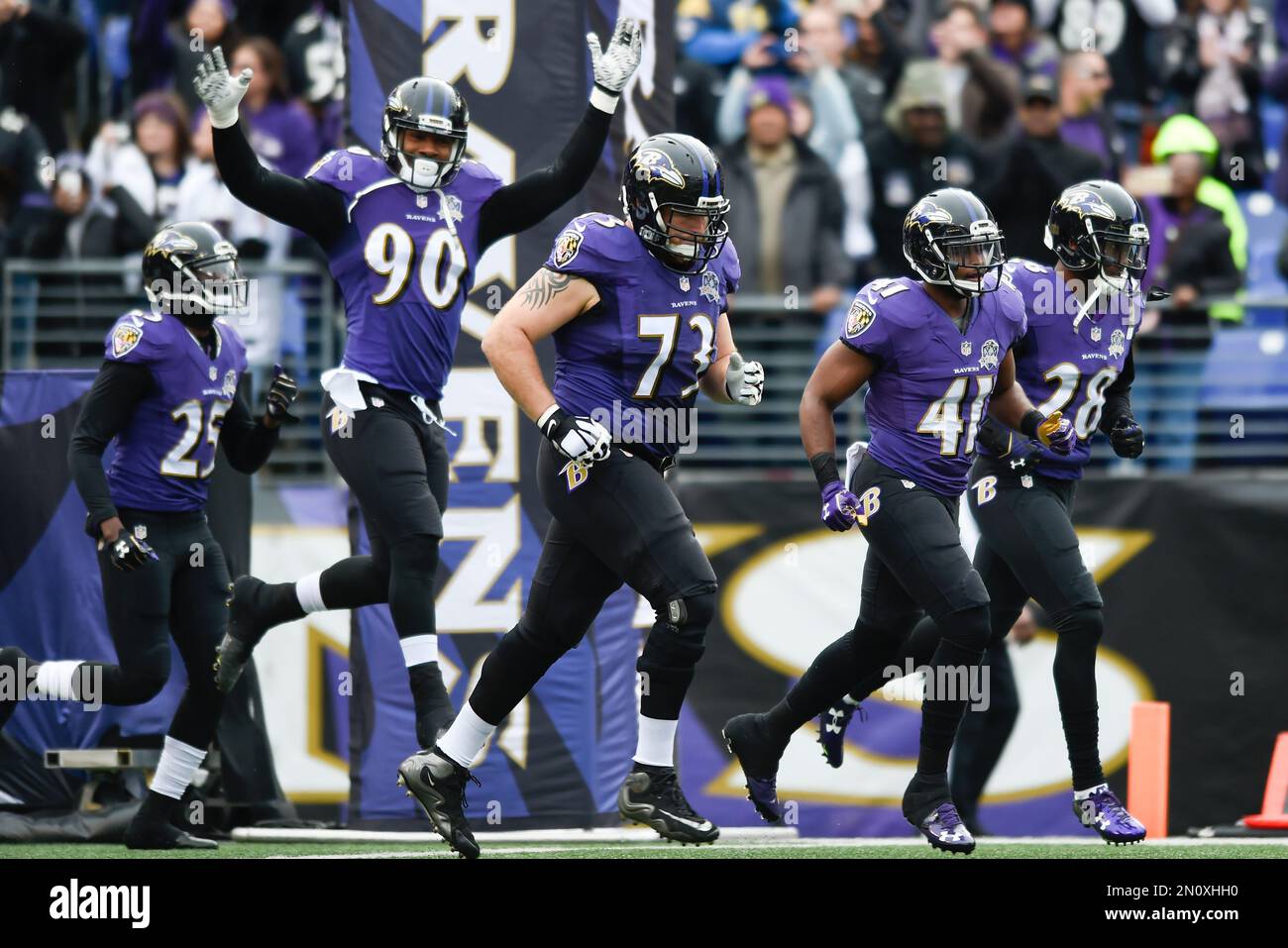 Baltimore Ravens linebacker Za'Darius Smith (90) rallies the crowd as ...