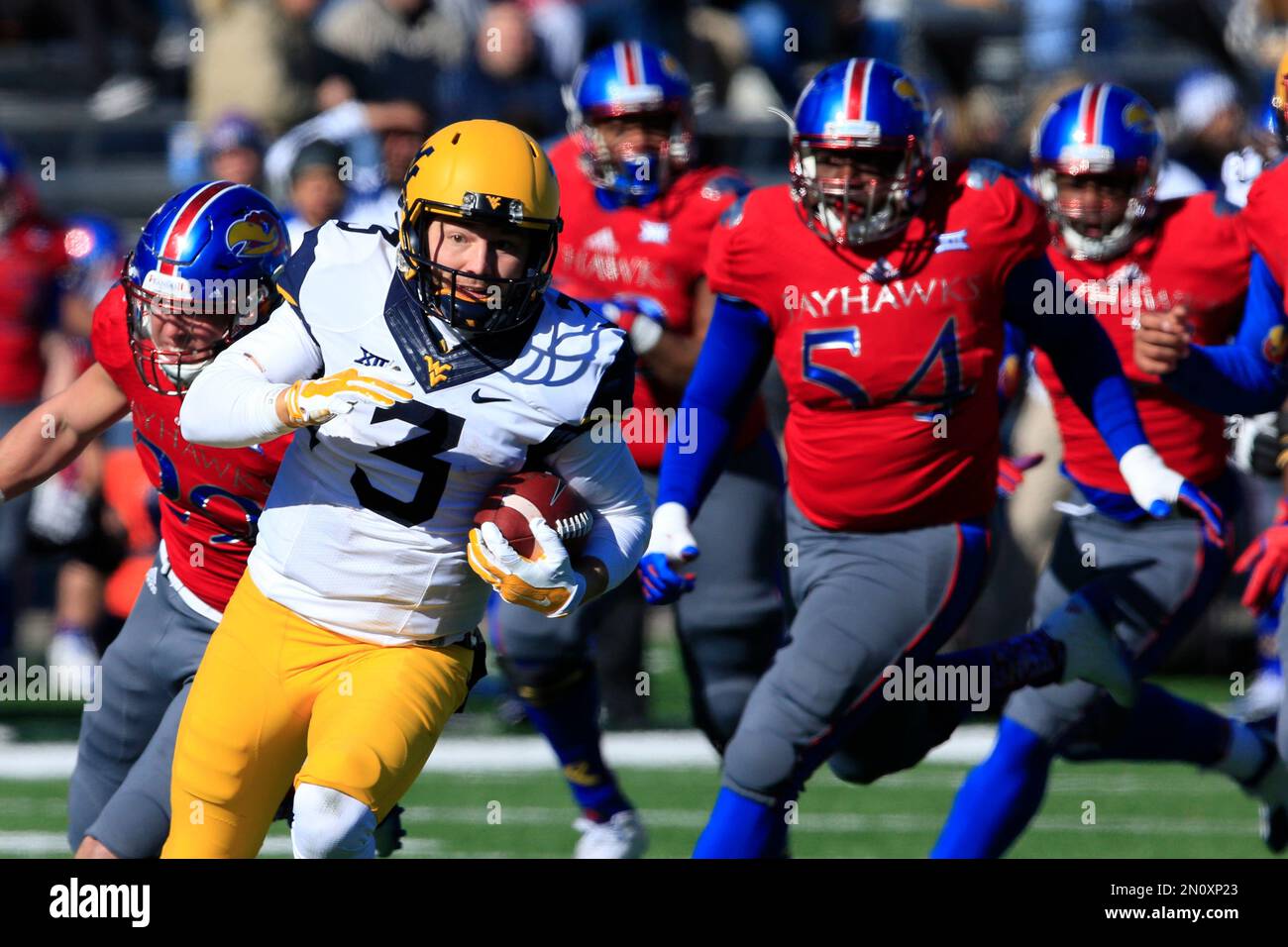 West Virginia quarterback Skyler Howard (3) on a 42-yard run during the ...