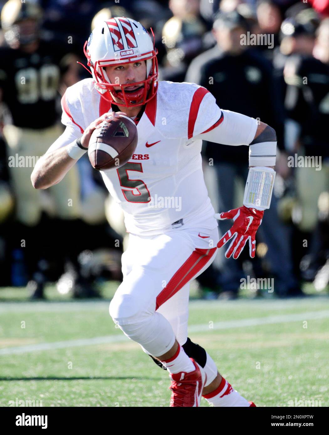 Rutgers quarterback Chris Laviano (5) passes against Army during the ...