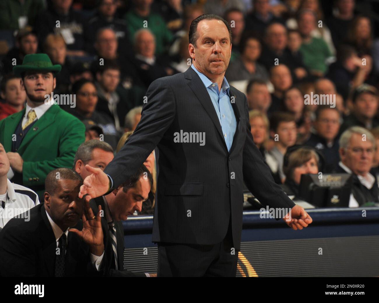 Notre Dame coach Mike Brey reacts to his team's play during second half ...