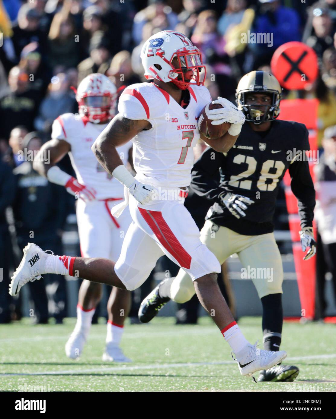 Rutgers running back Robert Martin (7) scores a touchdown in front of ...